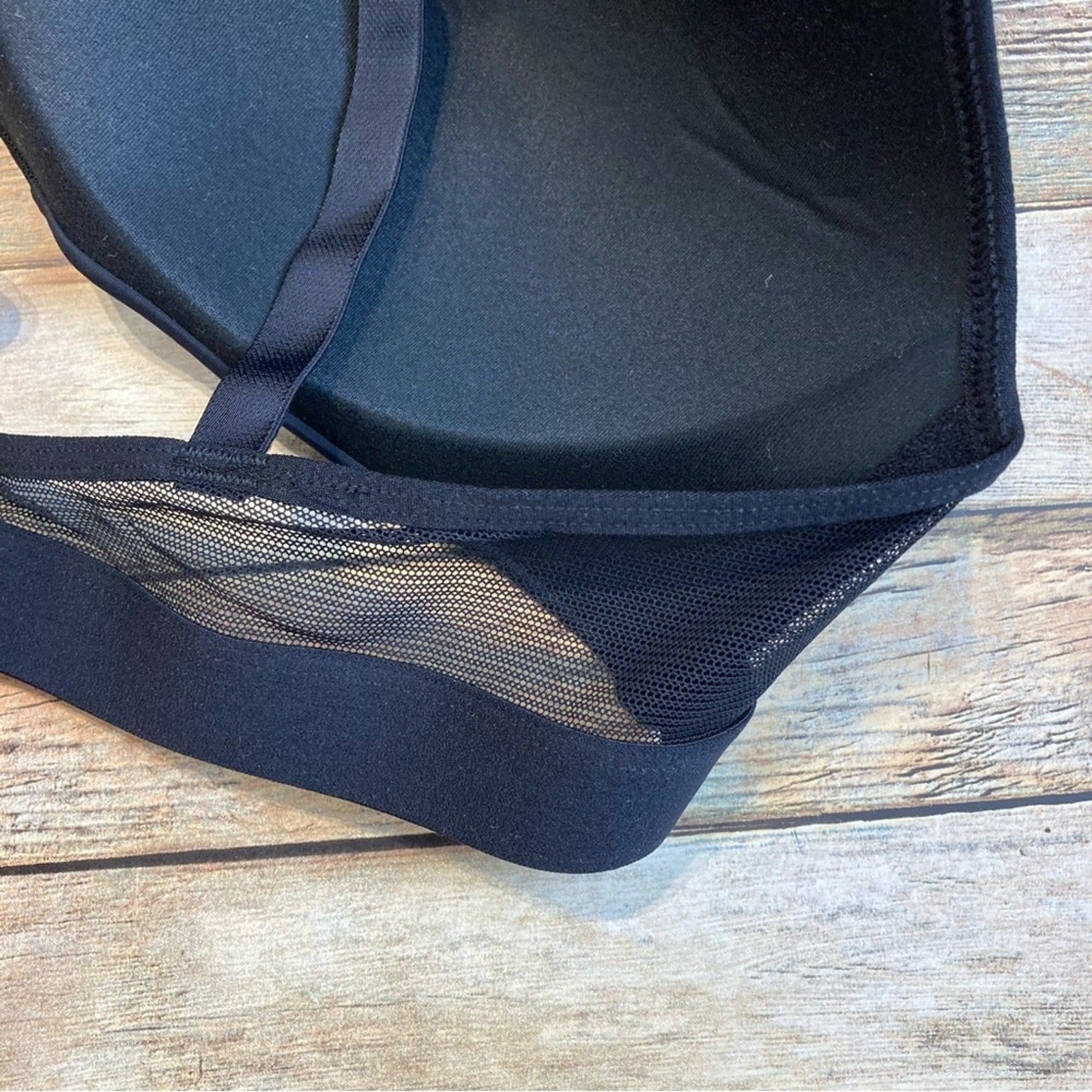 Lively Mesh Trim No Wire Bra Jet Black 32DD – Cherry Pickers